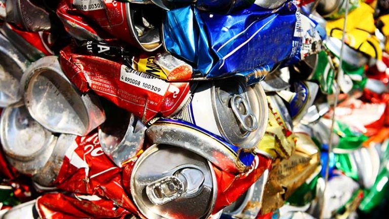 Reciclagem de latas de alumínio para bebidas chega a 98,7% em 2021