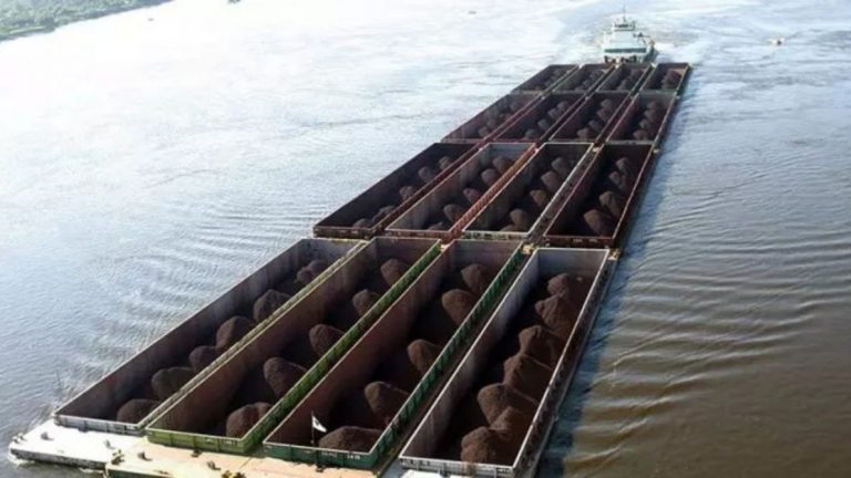 Minério de ferro no rio Paraguai - (Foto: Assessoria)