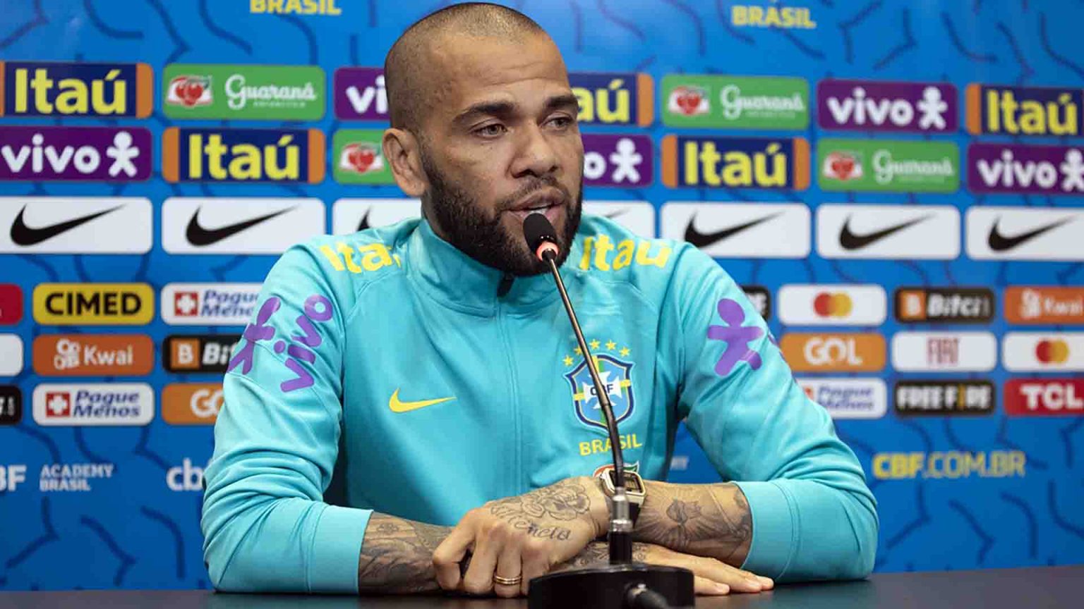 Daniel Alves completa 5 meses na prisão por acusação de estupro e pode ...