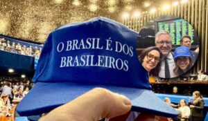 Boné “O Brasil é dos brasileiros”, usado por aliados de Lula, gerou ...