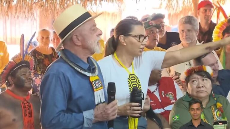Presidente Lula e Jaja em encontro com líderes indígenas - (Foto ...