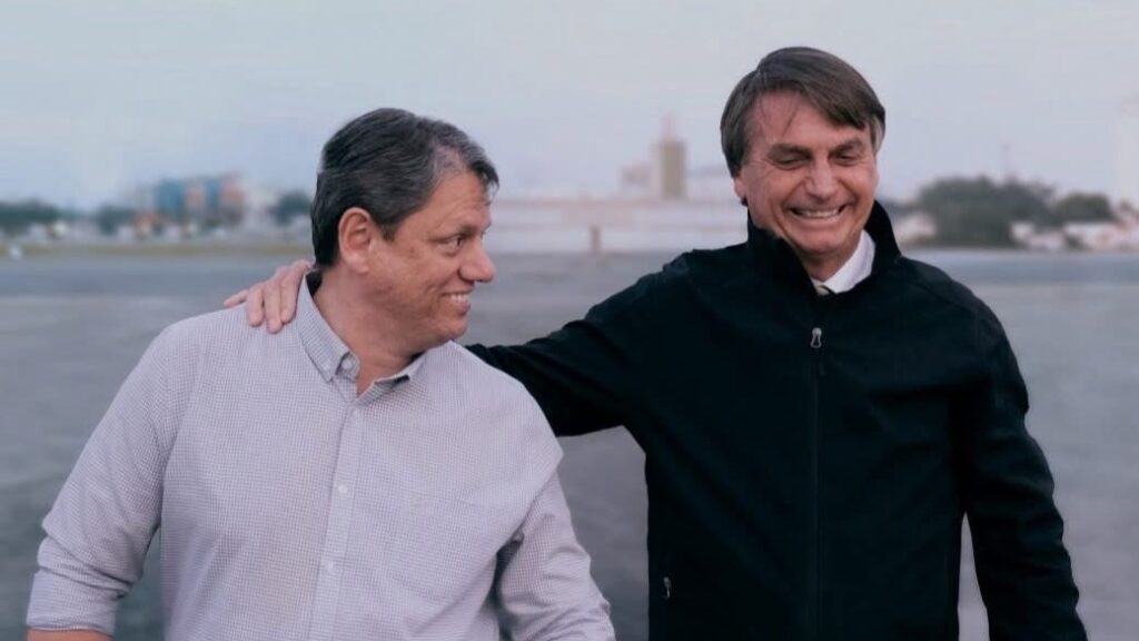 Tarcísio visita Bolsonaro em prisão domiciliar com tensão sobre candidatura