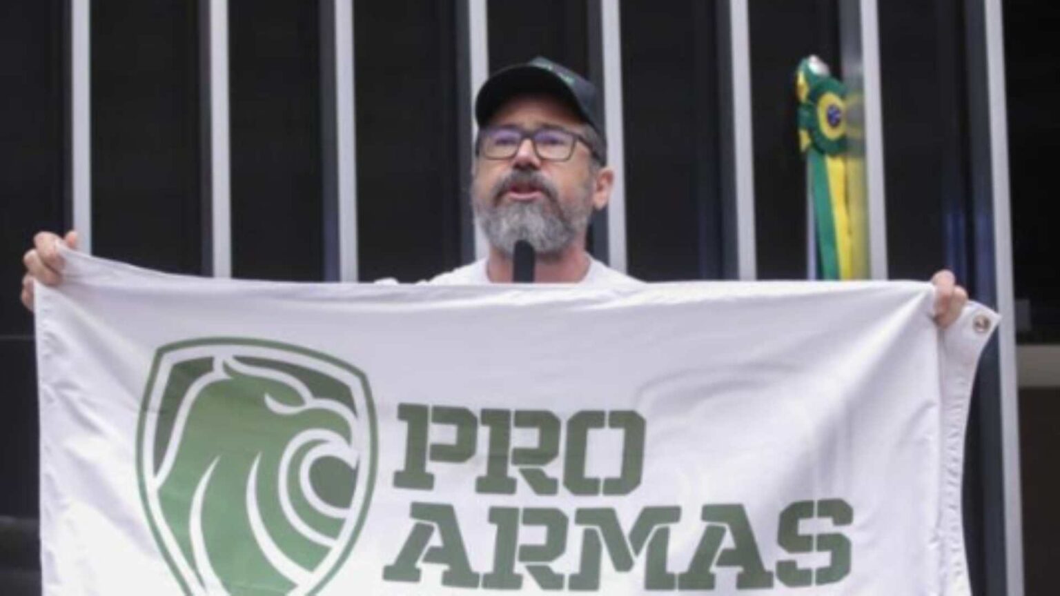 Pollon apresentou quatro projetos de lei sobre garantia de porte de ...