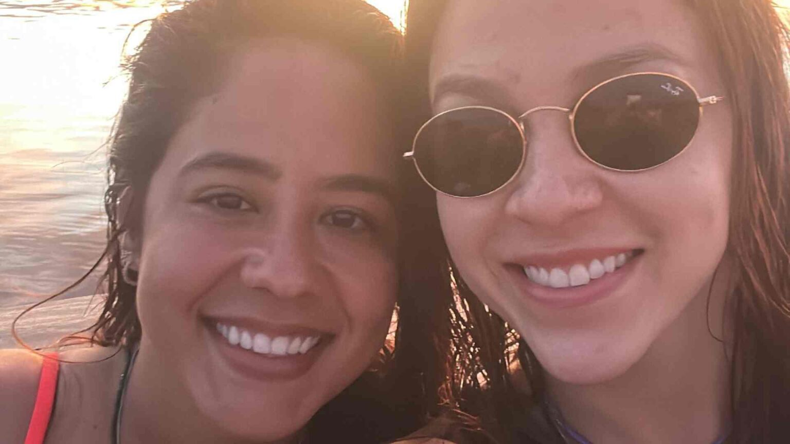 Filha discreta de Leonardo surge com namorada e se declara: ‘Amo você’