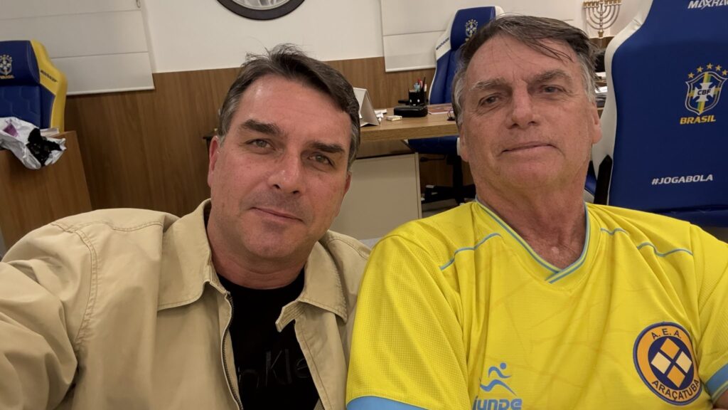 Flávio critica Moraes após STF negar prisão domiciliar a Jair Bolsonaro