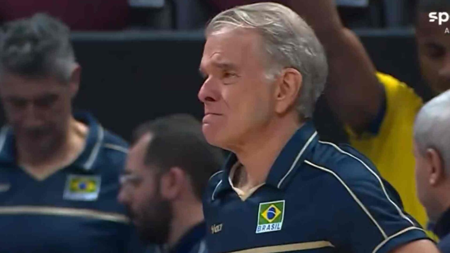 Bernardinho vai às lágrimas com morte da mãe durante jogo da Seleção