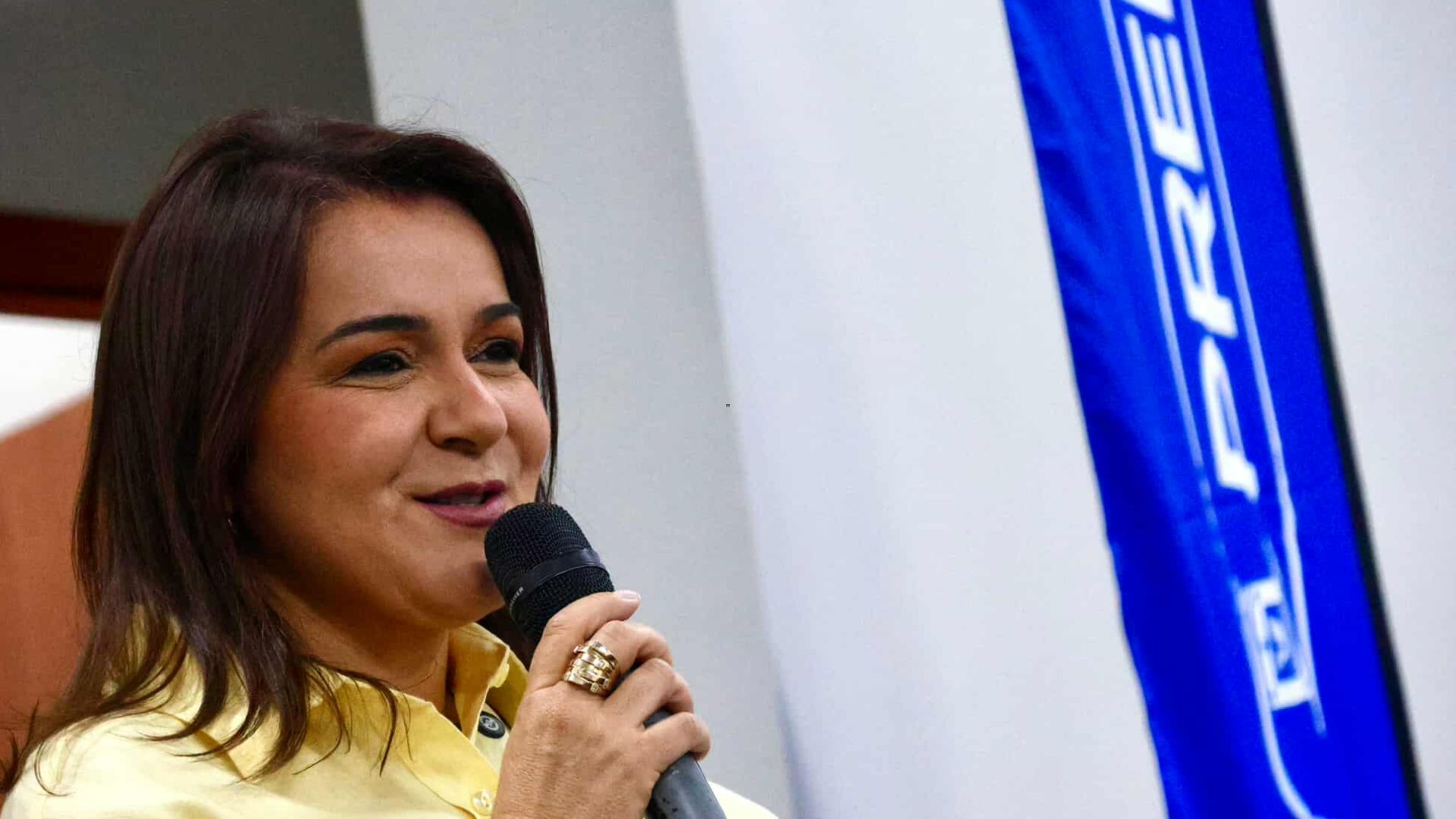 Adriane consegue aprovação de aumento salarial para servidores da saúde ...