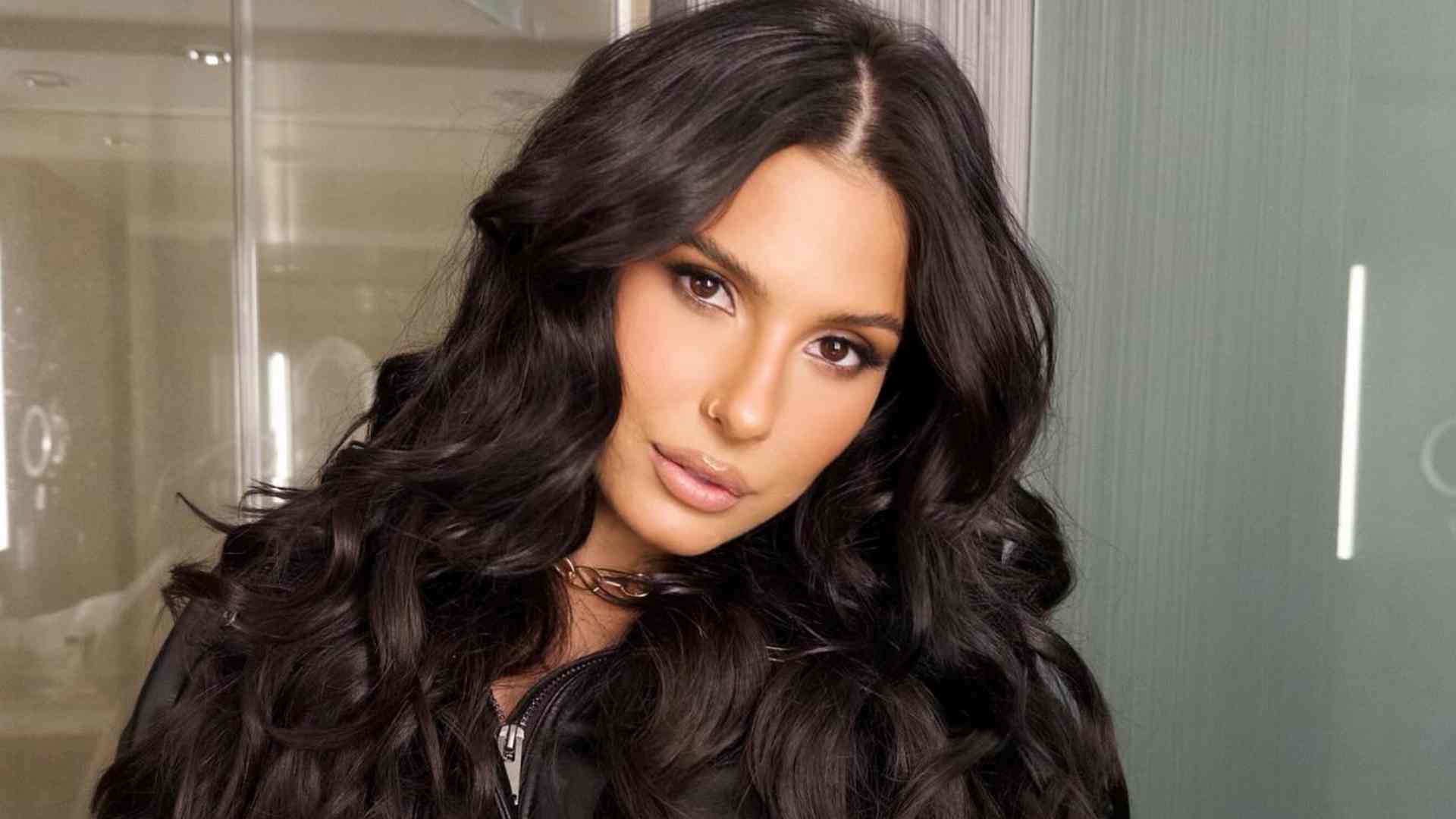 É hoje! Ana Castela chega aos EUA para o Grammy Latino; saiba como assistir