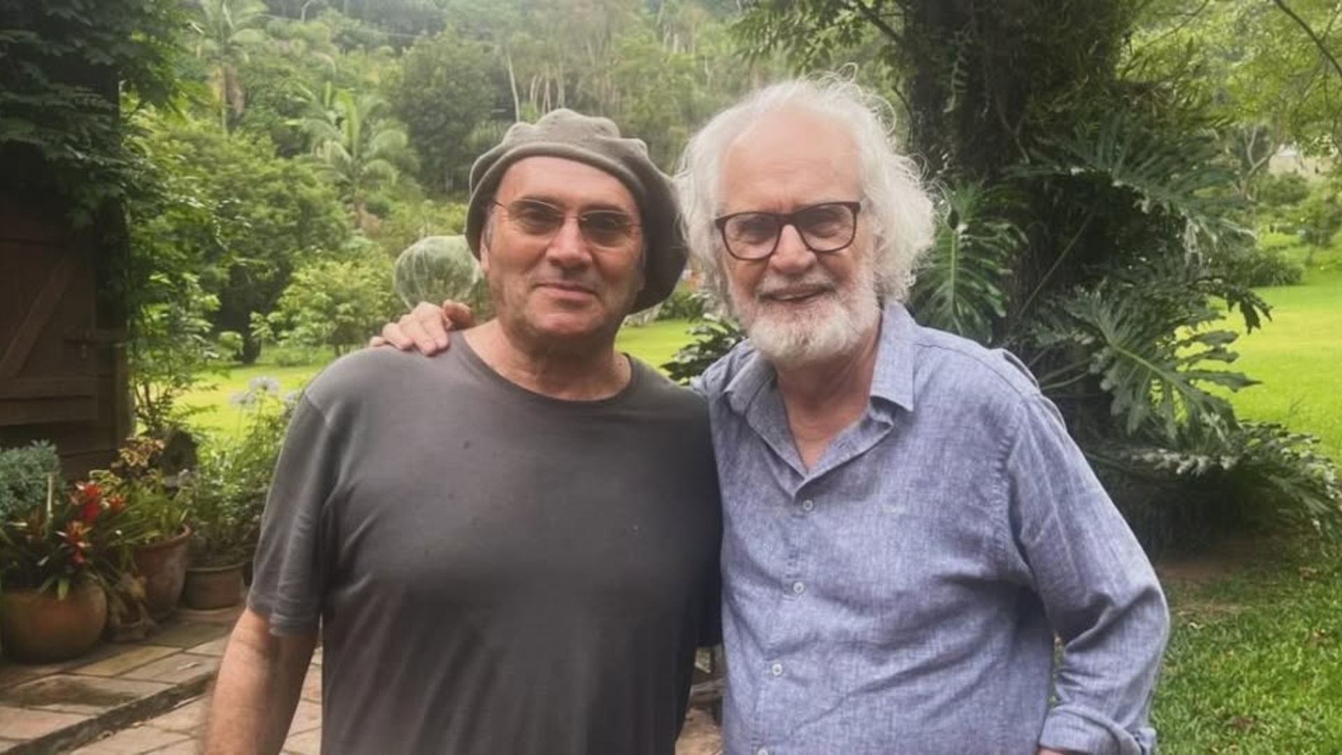 Almir Sater almoça com Renato Teixeira e faz até as bocas do fogão ...