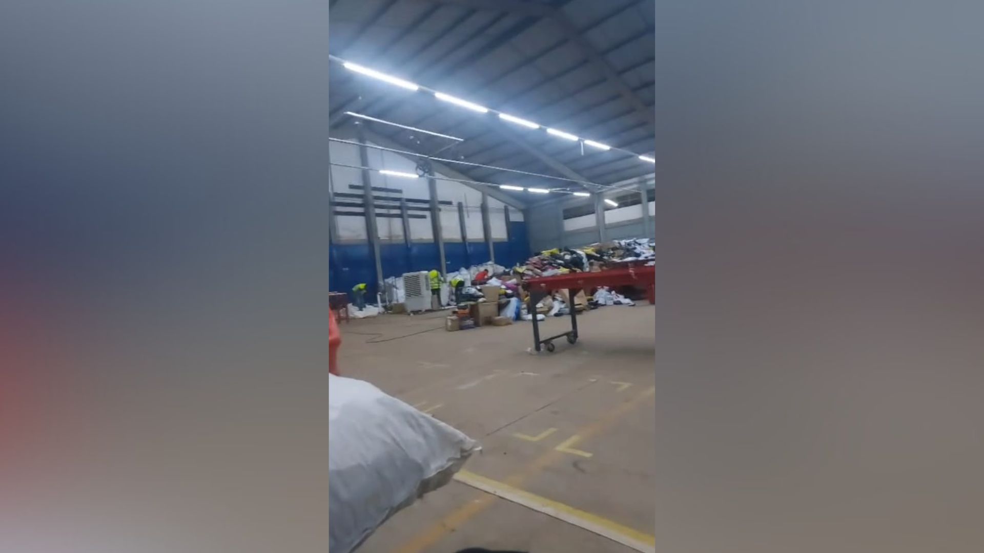 Diaristas denunciam salário atrasado e galpões insalubres de transportadoras na Capital