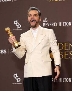 Wagner Moura recebe prêmio de Melhor Ator em Filme de Drama