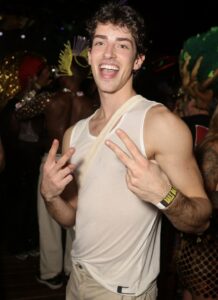 Patrick de Elite está no Brasil! Manu Ríos curte Baile da Arara no Rio